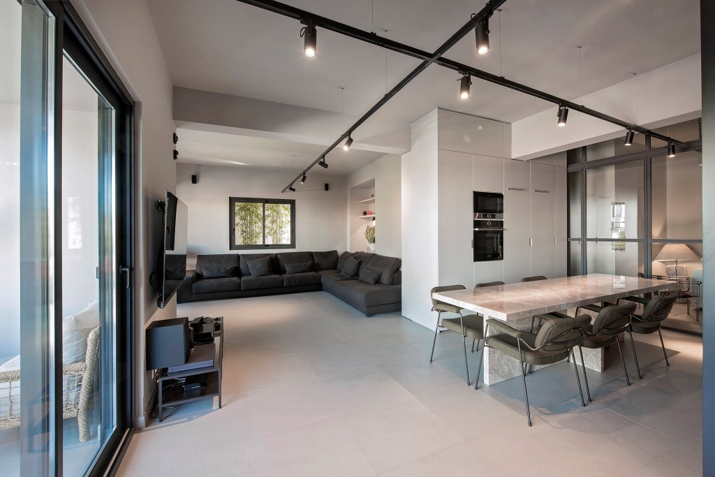 ΔΙΑΜΕΡΙΣΜΑ ΣΤΗ ΓΛΥΦΑΔΑ | Plaini and Karahalios Architects – Slus